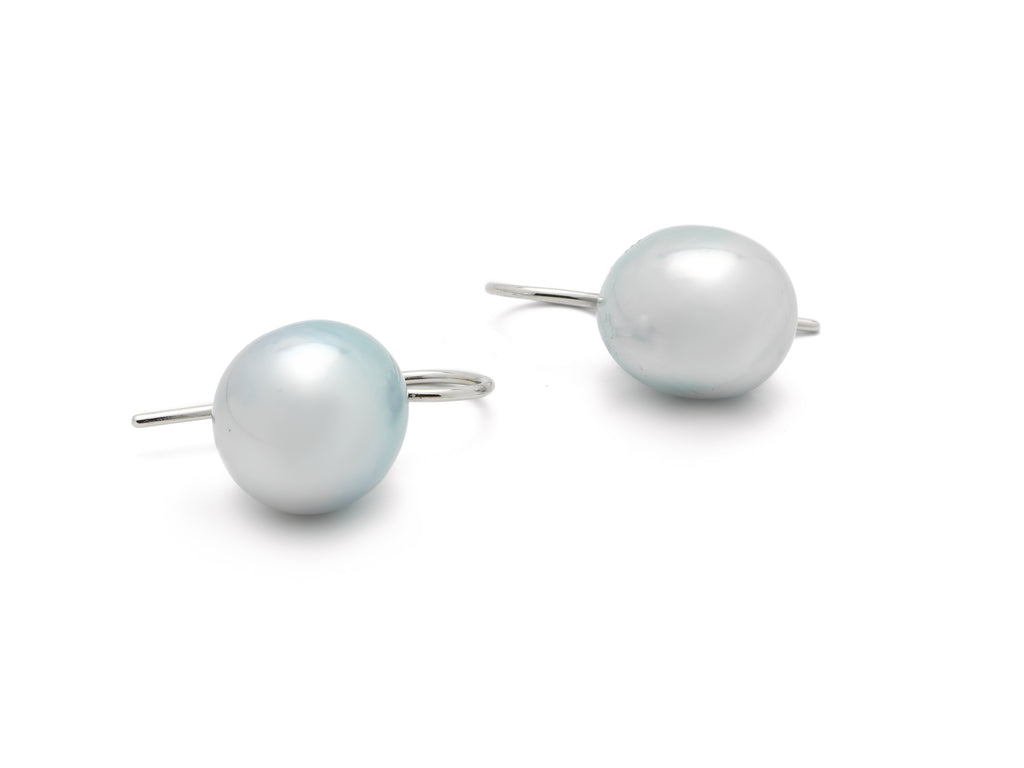 18 krt white gold earrings set with 2 South Sea pearls – Jesse Jewelry
